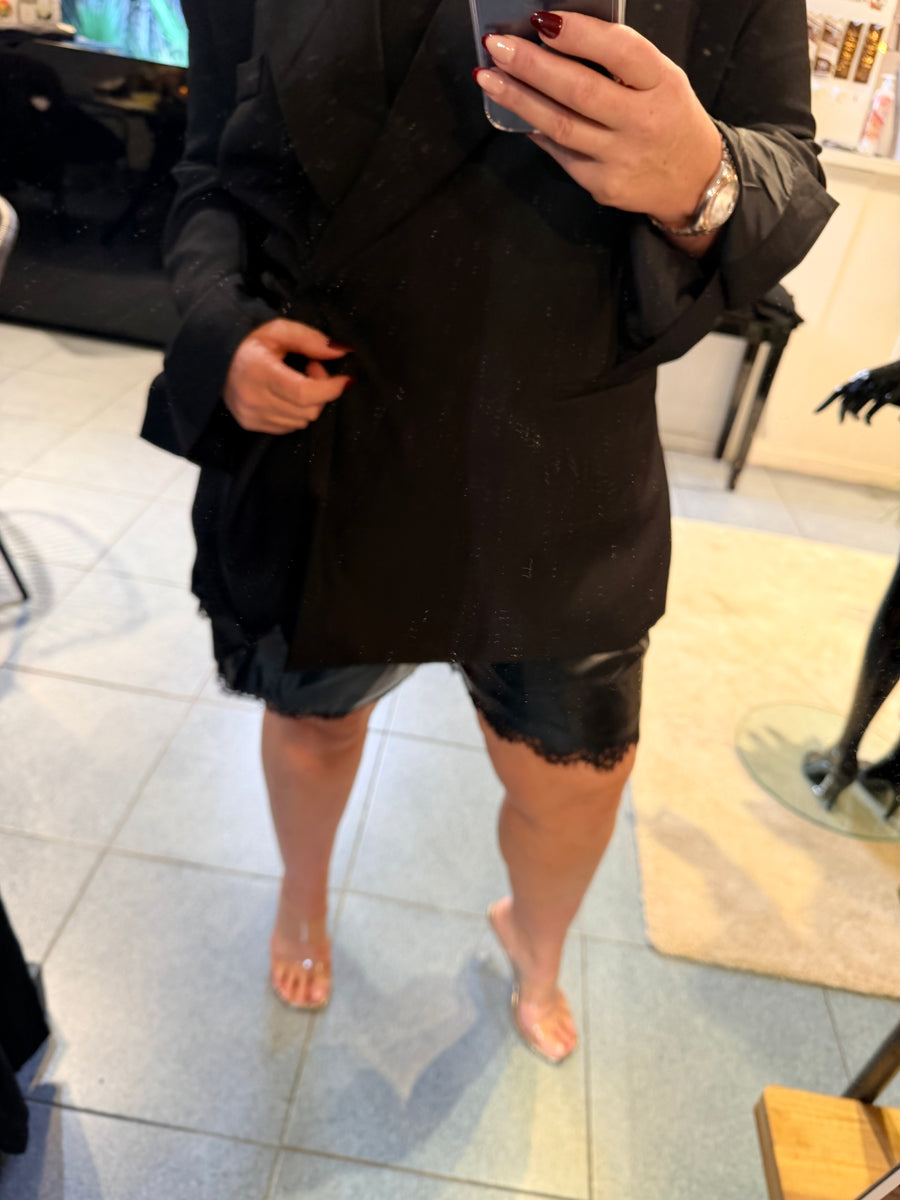 Sable short - Black – Blue-Sky Sarah Nys